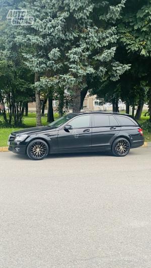 Black Mercedes-Benz C 200 2010 in Klaipeda, with an engine capacity of 2.10 L and mileage of 320 thousand km for 4500 €, photo 6 on AUTOMOTO.COM.LV