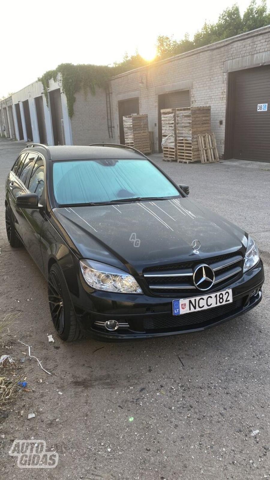Black Mercedes-Benz C 200 2010 in Klaipeda, with an engine capacity of 2.10 L and mileage of 320 thousand km for 4500 €, photo 7 on AUTOMOTO.COM.LV