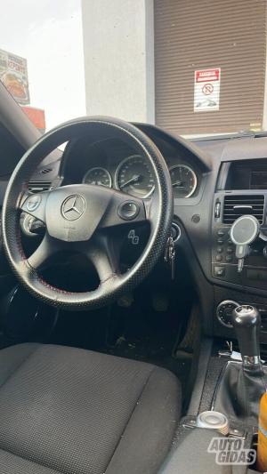 Black Mercedes-Benz C 200 2010 in Klaipeda, with an engine capacity of 2.10 L and mileage of 320 thousand km for 4500 €, photo 10 on AUTOMOTO.COM.LV