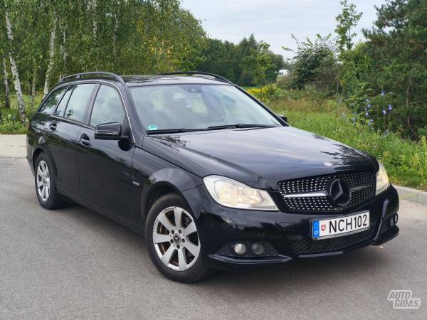 Black Mercedes-Benz C 200 2011 in Vilnius, with an engine capacity of 2.10 L and mileage of 288 thousand km for 6000 €, photo 1 on AUTOMOTO.COM.LV