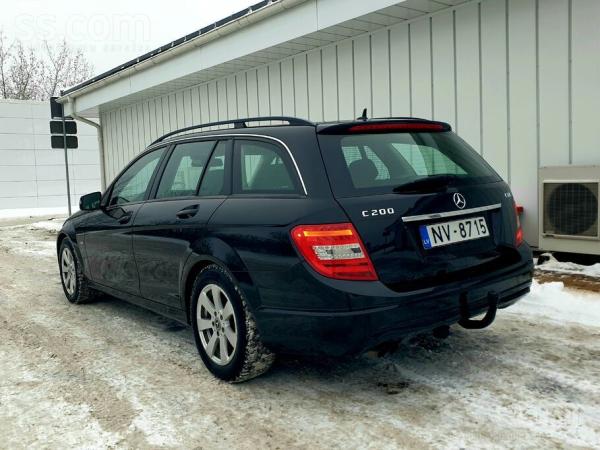 Black Mercedes-Benz C 200 2011 in Riga, with an engine capacity of 2.20 L and mileage of 373 thousand km for 5490 €, photo 5 on AUTOMOTO.COM.LV