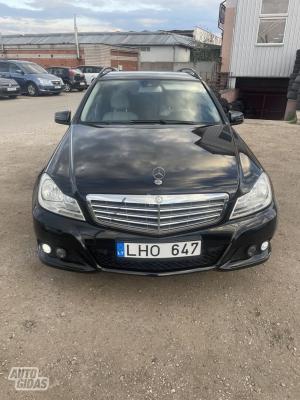 Melns Mercedes-Benz C 200 2011 Kauņa, ar dzinēja tilpumu 2.10 L un nobraukumu 3210 tūkst. km par 4500 €, foto 3 vietnē AUTOMOTO.COM.LV