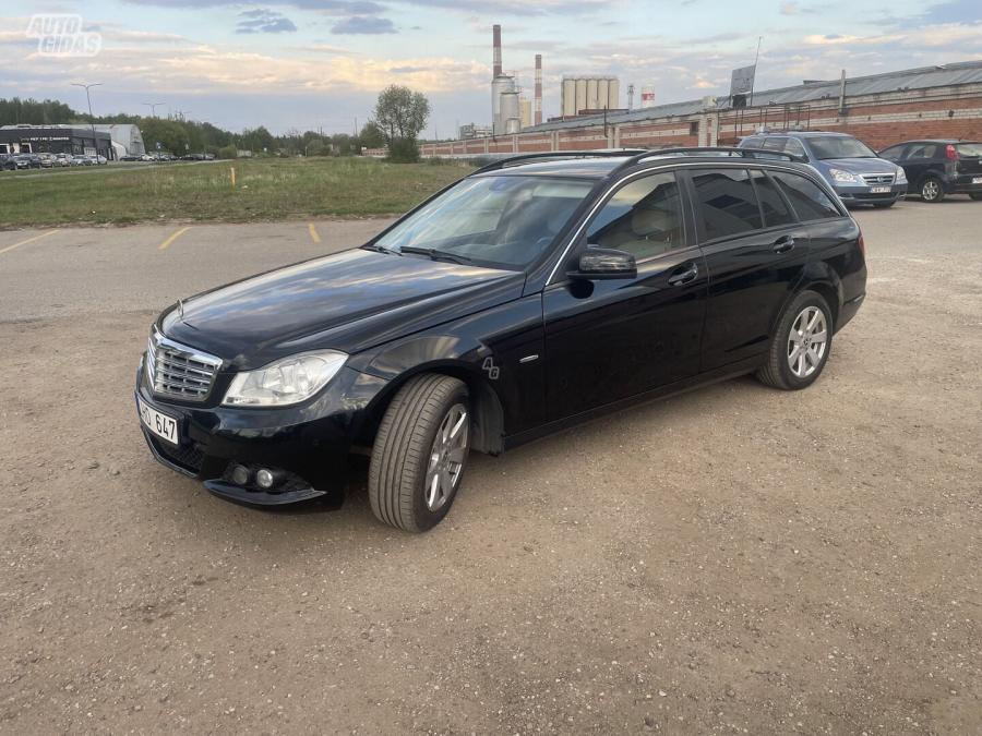 Melns Mercedes-Benz C 200 2011 Kauņa, ar dzinēja tilpumu 2.10 L un nobraukumu 3210 tūkst. km par 4500 €, foto 4 vietnē AUTOMOTO.COM.LV