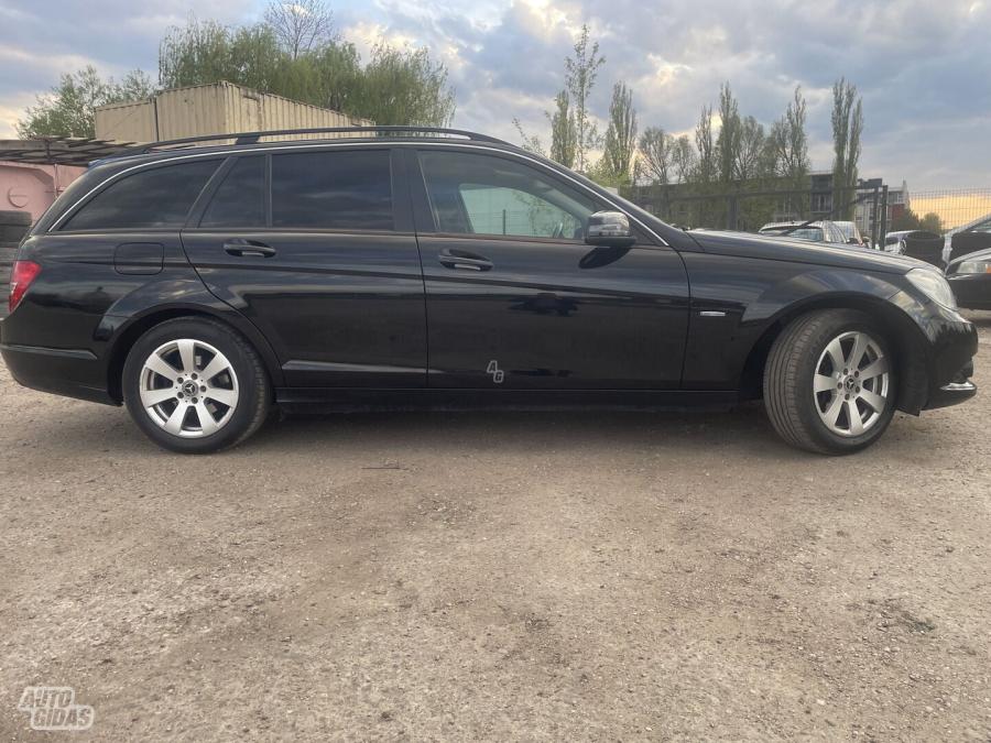 Melns Mercedes-Benz C 200 2011 Kauņa, ar dzinēja tilpumu 2.10 L un nobraukumu 3210 tūkst. km par 4500 €, foto 5 vietnē AUTOMOTO.COM.LV