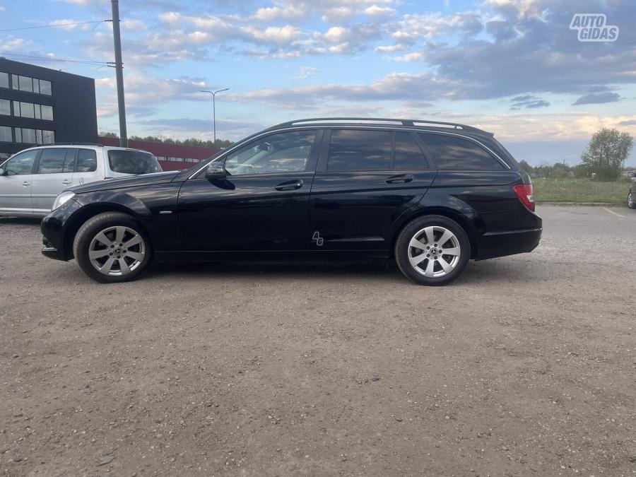 Melns Mercedes-Benz C 200 2011 Kauņa, ar dzinēja tilpumu 2.10 L un nobraukumu 3210 tūkst. km par 4500 €, foto 6 vietnē AUTOMOTO.COM.LV