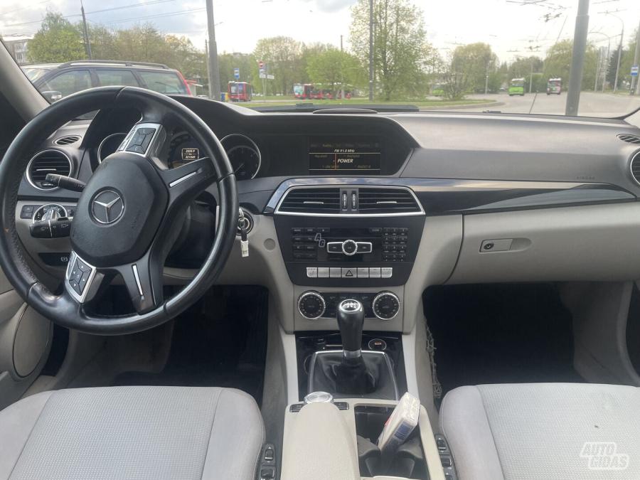 Melns Mercedes-Benz C 200 2011 Kauņa, ar dzinēja tilpumu 2.10 L un nobraukumu 3210 tūkst. km par 4500 €, foto 10 vietnē AUTOMOTO.COM.LV