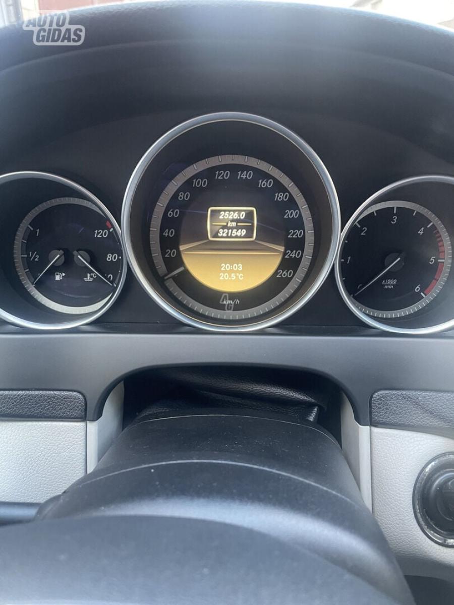 Melns Mercedes-Benz C 200 2011 Kauņa, ar dzinēja tilpumu 2.10 L un nobraukumu 3210 tūkst. km par 4500 €, foto 13 vietnē AUTOMOTO.COM.LV