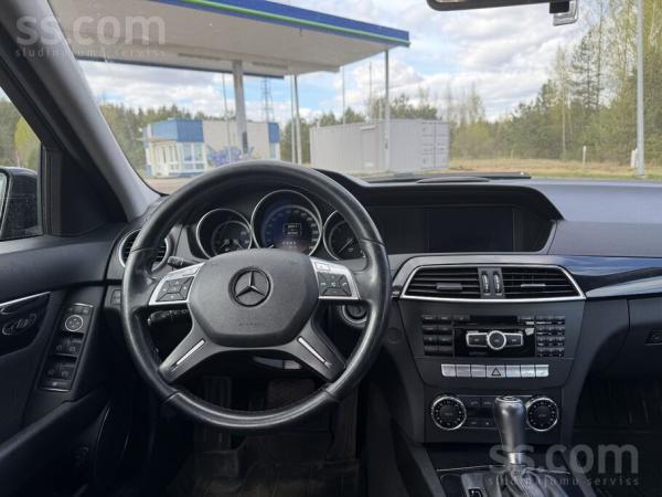 Black Mercedes-Benz C 200 2011 in Daugavpils, with an engine capacity of 2.00 L and mileage of 370 thousand km for 5750 €, photo 8 on AUTOMOTO.COM.LV