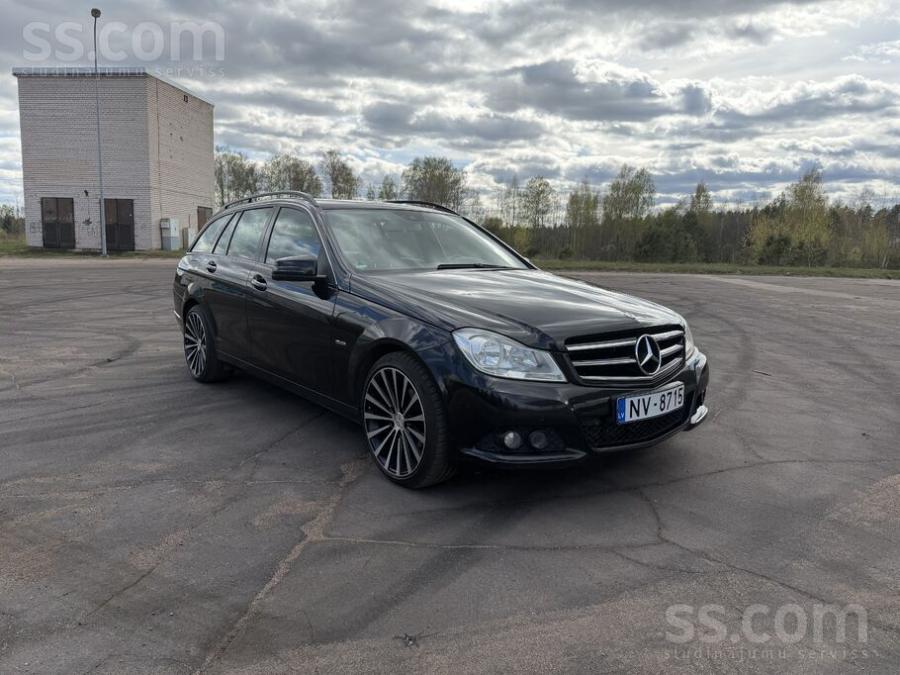 Melns Mercedes-Benz C 200 2011 Daugavpils, ar dzinēja tilpumu 2.00 L un nobraukumu 370 tūkst. km par 5750 €, foto 3 vietnē AUTOMOTO.COM.LV