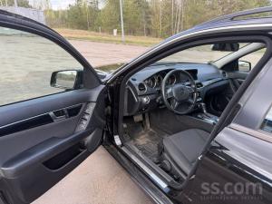 Melns Mercedes-Benz C 200 2011 Daugavpils, ar dzinēja tilpumu 2.00 L un nobraukumu 370 tūkst. km par 5750 €, foto 8 vietnē AUTOMOTO.COM.LV