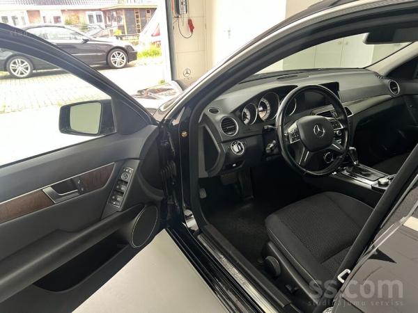 Melns Mercedes-Benz C 200 2011 Rīga, ar dzinēja tilpumu 2.20 L un nobraukumu 330 tūkst. km par 5900 €, foto 5 vietnē AUTOMOTO.COM.LV