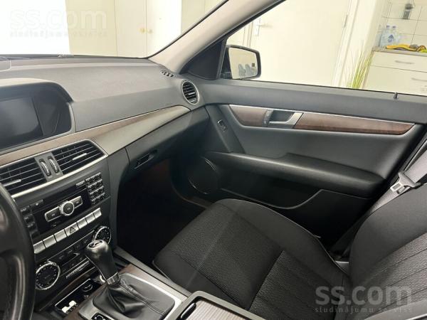 Melns Mercedes-Benz C 200 2011 Rīga, ar dzinēja tilpumu 2.20 L un nobraukumu 330 tūkst. km par 5900 €, foto 8 vietnē AUTOMOTO.COM.LV