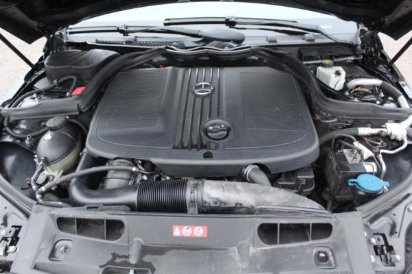 Black Mercedes-Benz C 200 2011 in Riga, with an engine capacity of 2.20 L and mileage of 307 thousand km for 5900 €, photo 4 on AUTOMOTO.COM.LV