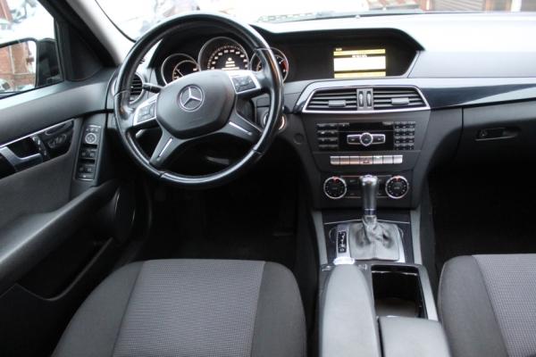 Black Mercedes-Benz C 200 2011 in Riga, with an engine capacity of 2.20 L and mileage of 307 thousand km for 5900 €, photo 6 on AUTOMOTO.COM.LV