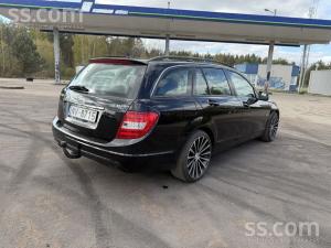 Black Mercedes-Benz C 200 2011 in Daugavpils, with an engine capacity of 2.00 L and mileage of 370 thousand km for 5300 €, photo 3 on AUTOMOTO.COM.LV