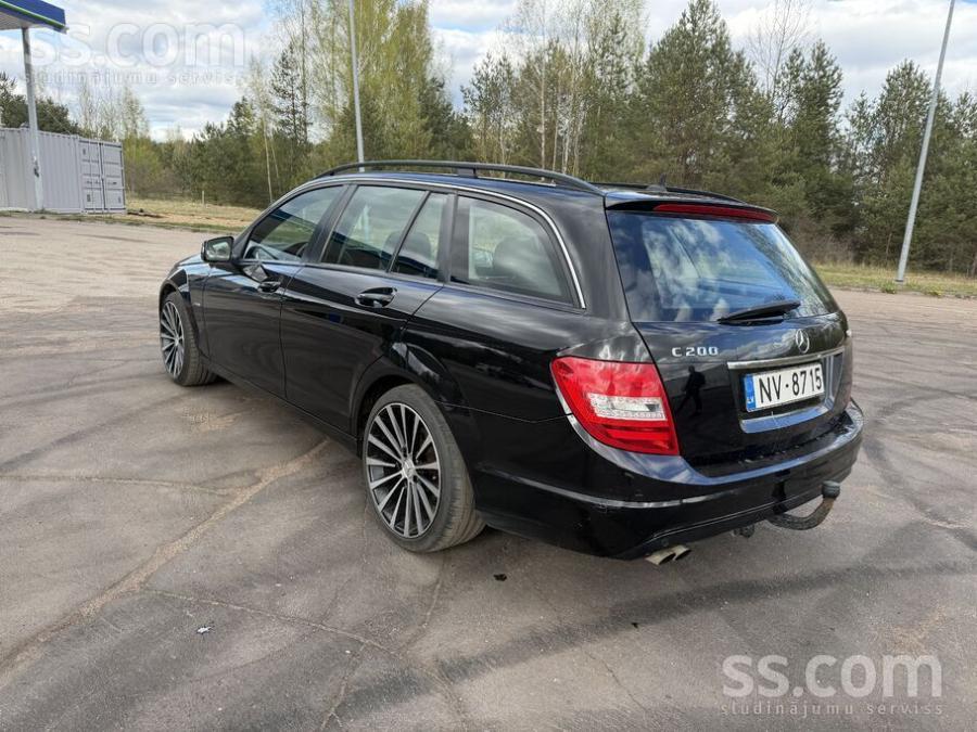 Black Mercedes-Benz C 200 2011 in Daugavpils, with an engine capacity of 2.00 L and mileage of 370 thousand km for 5300 €, photo 5 on AUTOMOTO.COM.LV