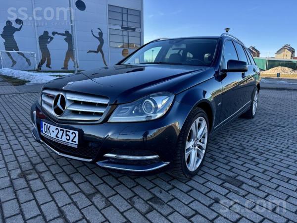 Черный Мерседес Ц 200 2011 в Рига, объемом двигателя 2.20 л и пробегом 350 тыс. км за 5490 €, фото 1 на AUTOMOTO.COM.LV