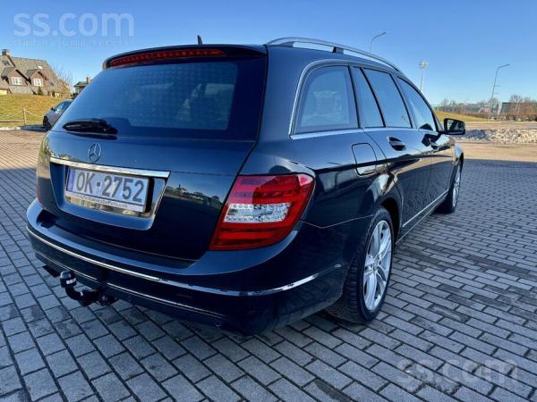 Черный Мерседес Ц 200 2011 в Рига, объемом двигателя 2.20 л и пробегом 350 тыс. км за 5490 €, фото 5 на AUTOMOTO.COM.LV