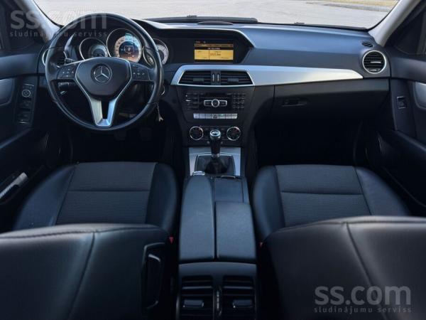 Melns Mercedes-Benz C 200 2011 Valmiera, ar dzinēja tilpumu 2.20 L un nobraukumu 294 tūkst. km par 6000 €, foto 5 vietnē AUTOMOTO.COM.LV