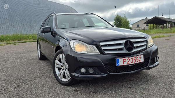 Black Mercedes-Benz C 200 2011 in Utena, with an engine capacity of 2.14 L and mileage of 344 thousand km for 3100 €, photo 3 on AUTOMOTO.COM.LV