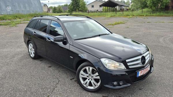 Black Mercedes-Benz C 200 2011 in Utena, with an engine capacity of 2.14 L and mileage of 344 thousand km for 3100 €, photo 7 on AUTOMOTO.COM.LV