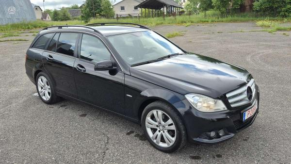 Black Mercedes-Benz C 200 2011 in Utena, with an engine capacity of 2.14 L and mileage of 344 thousand km for 3100 €, photo 9 on AUTOMOTO.COM.LV