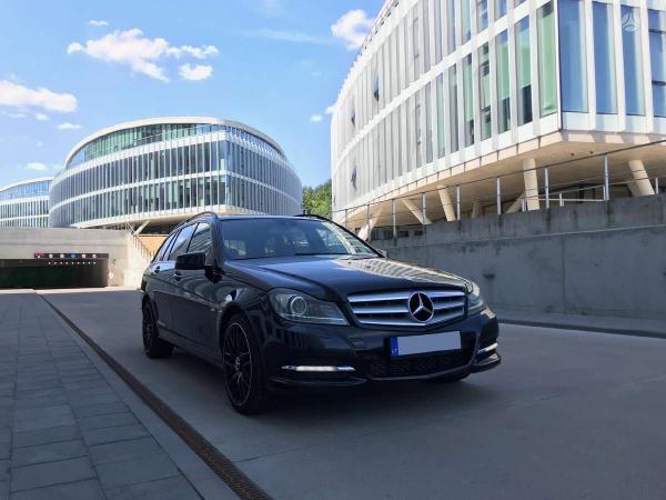 Black Mercedes-Benz C 200 2012 in Vilnius, with an engine capacity of 2.14 L and mileage of 357 thousand km for 6500 €, photo 1 on AUTOMOTO.COM.LV