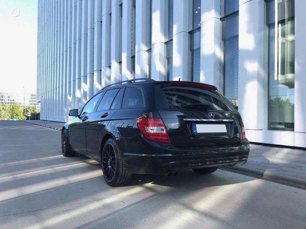 Black Mercedes-Benz C 200 2012 in Vilnius, with an engine capacity of 2.14 L and mileage of 357 thousand km for 6500 €, photo 3 on AUTOMOTO.COM.LV