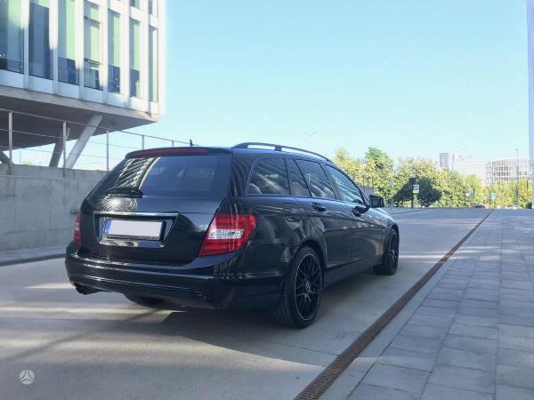 Black Mercedes-Benz C 200 2012 in Vilnius, with an engine capacity of 2.14 L and mileage of 357 thousand km for 6500 €, photo 4 on AUTOMOTO.COM.LV
