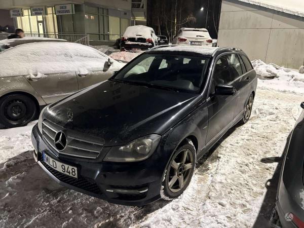 Black Mercedes-Benz C 200 2012 in Klaipeda, with an engine capacity of 0.00 L and mileage of 320 thousand km for 4500 €, photo 2 on AUTOMOTO.COM.LV
