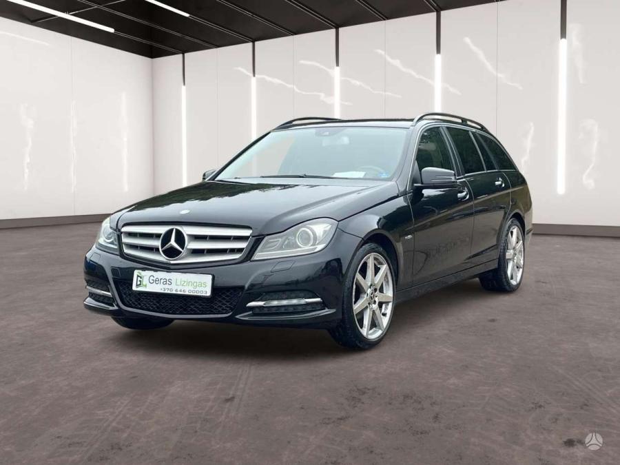 Melns Mercedes-Benz C 200 2012 Viļņa, ar dzinēja tilpumu 2.14 L un nobraukumu 273 tūkst. km par 5900 €, foto 1 vietnē AUTOMOTO.COM.LV