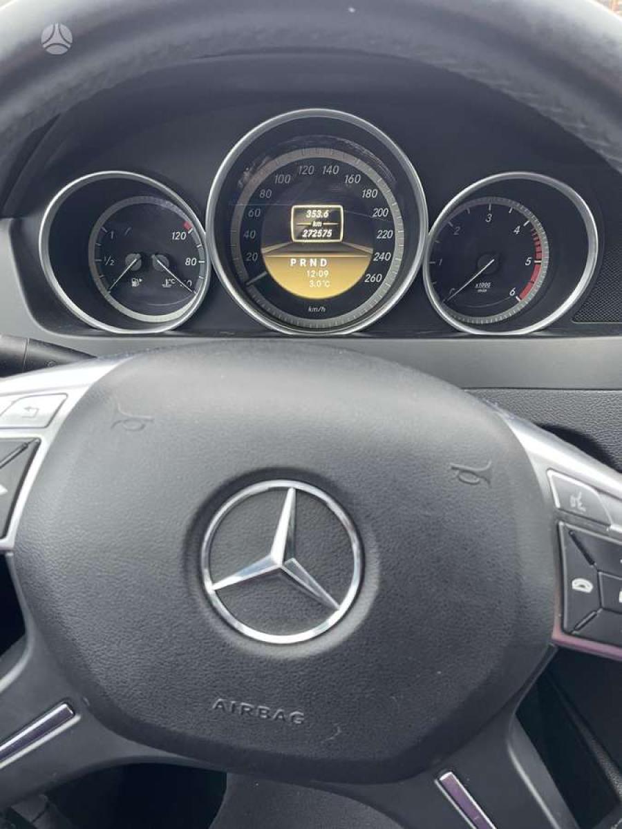 Melns Mercedes-Benz C 200 2012 Viļņa, ar dzinēja tilpumu 2.14 L un nobraukumu 273 tūkst. km par 5900 €, foto 7 vietnē AUTOMOTO.COM.LV