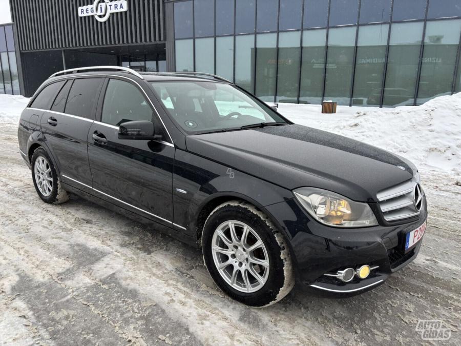 Melns Mercedes-Benz C 200 2012 Šauļi, ar dzinēja tilpumu 2.20 L un nobraukumu 380 tūkst. km par 4450 €, foto 1 vietnē AUTOMOTO.COM.LV
