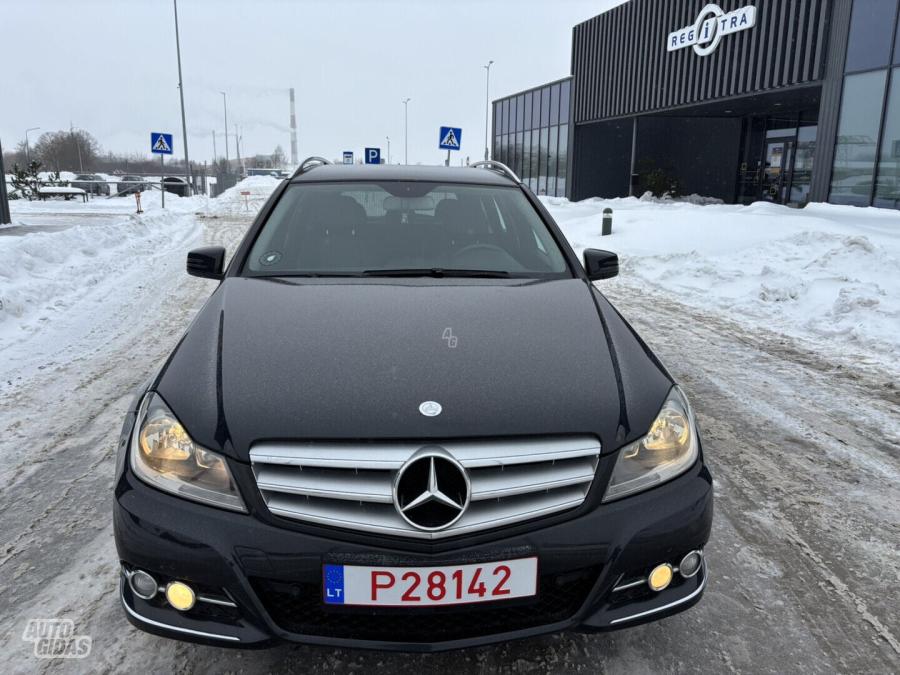 Melns Mercedes-Benz C 200 2012 Šauļi, ar dzinēja tilpumu 2.20 L un nobraukumu 380 tūkst. km par 4450 €, foto 3 vietnē AUTOMOTO.COM.LV