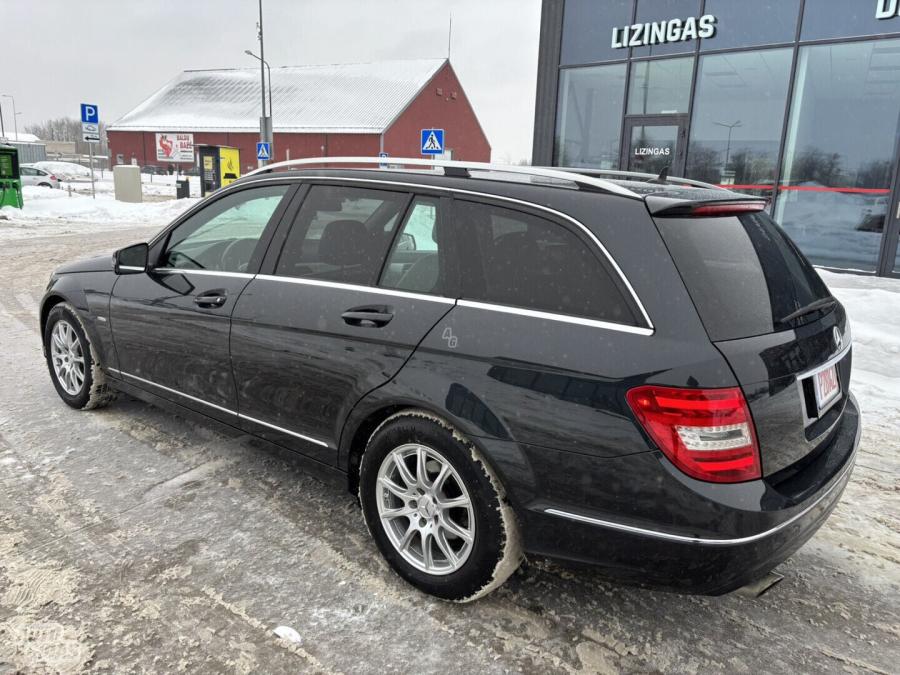 Melns Mercedes-Benz C 200 2012 Šauļi, ar dzinēja tilpumu 2.20 L un nobraukumu 380 tūkst. km par 4450 €, foto 5 vietnē AUTOMOTO.COM.LV