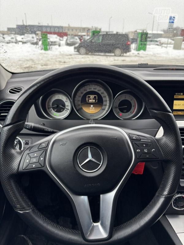 Melns Mercedes-Benz C 200 2012 Šauļi, ar dzinēja tilpumu 2.20 L un nobraukumu 380 tūkst. km par 4450 €, foto 9 vietnē AUTOMOTO.COM.LV