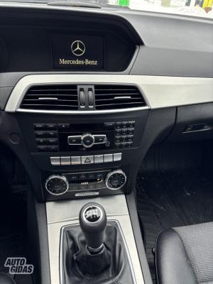 Melns Mercedes-Benz C 200 2012 Šauļi, ar dzinēja tilpumu 2.20 L un nobraukumu 380 tūkst. km par 4450 €, foto 11 vietnē AUTOMOTO.COM.LV