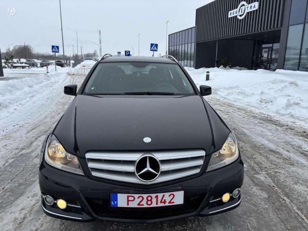 Black Mercedes-Benz C 200 2012 in Siauliai, with an engine capacity of 2.20 L and mileage of 389 thousand km for 4450 €, photo 4 on AUTOMOTO.COM.LV