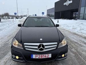 Black Mercedes-Benz C 200 2012 in Siauliai, with an engine capacity of 2.20 L and mileage of 389 thousand km for 4450 €, photo 4 on AUTOMOTO.COM.LV