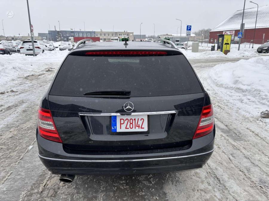 Black Mercedes-Benz C 200 2012 in Siauliai, with an engine capacity of 2.20 L and mileage of 389 thousand km for 4450 €, photo 5 on AUTOMOTO.COM.LV