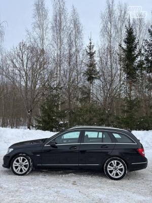 Black Mercedes-Benz C 200 2012 in Vilnius, with an engine capacity of 2.10 L and mileage of 455 thousand km for 5700 €, photo 2 on AUTOMOTO.COM.LV