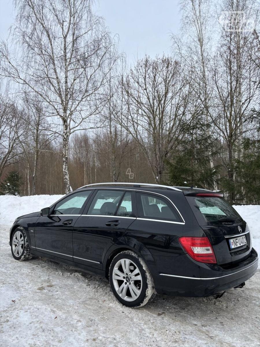 Black Mercedes-Benz C 200 2012 in Vilnius, with an engine capacity of 2.10 L and mileage of 455 thousand km for 5700 €, photo 3 on AUTOMOTO.COM.LV