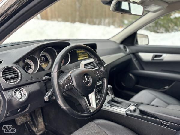 Melns Mercedes-Benz C 200 2012 Viļņa, ar dzinēja tilpumu 2.10 L un nobraukumu 455 tūkst. km par 5700 €, foto 9 vietnē AUTOMOTO.COM.LV