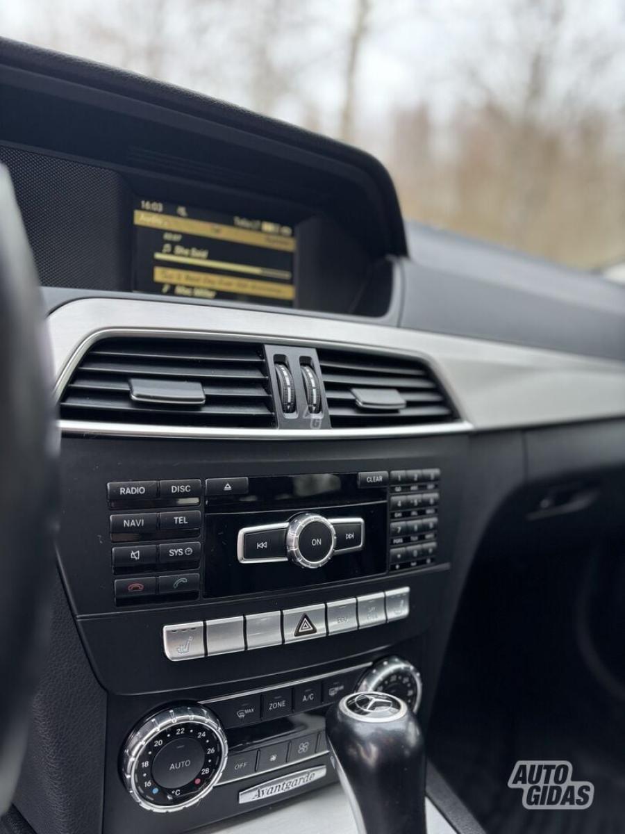 Black Mercedes-Benz C 200 2012 in Vilnius, with an engine capacity of 2.10 L and mileage of 455 thousand km for 5700 €, photo 10 on AUTOMOTO.COM.LV