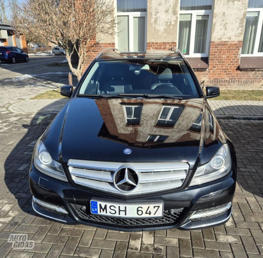 Black Mercedes-Benz C 200 2012 in Klaipeda, with an engine capacity of 2.10 L and mileage of 305 thousand km for 5999 €, photo 1 on AUTOMOTO.COM.LV