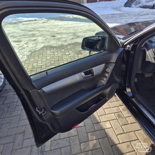 Melns Mercedes-Benz C 200 2012 Klaipėda, ar dzinēja tilpumu 2.10 L un nobraukumu 305 tūkst. km par 5300 €, foto 6 vietnē AUTOMOTO.COM.LV