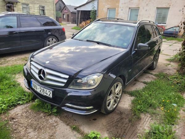 Melns Mercedes-Benz C 200 2012 Jēkabpils, ar dzinēja tilpumu 2.20 L un nobraukumu 328 tūkst. km par 5500 €, foto 2 vietnē AUTOMOTO.COM.LV