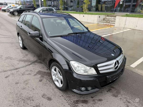 Black Mercedes-Benz C 200 2012 in Panevezys, with an engine capacity of 2.14 L and mileage of 269 thousand km for 4100 €, photo 3 on AUTOMOTO.COM.LV