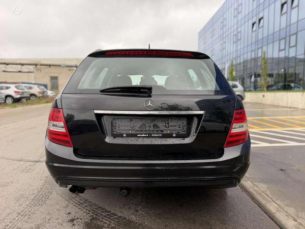 Black Mercedes-Benz C 200 2012 in Panevezys, with an engine capacity of 2.14 L and mileage of 269 thousand km for 4100 €, photo 10 on AUTOMOTO.COM.LV