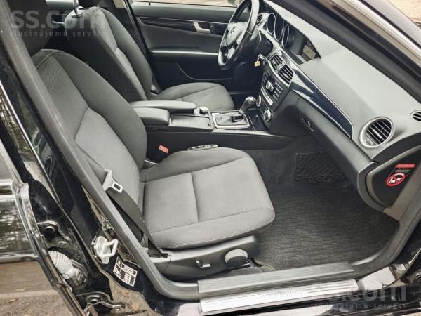 Melns Mercedes-Benz C 200 2012 Rīga, ar dzinēja tilpumu 2.20 L un nobraukumu 0 tūkst. km par 4550 €, foto 8 vietnē AUTOMOTO.COM.LV